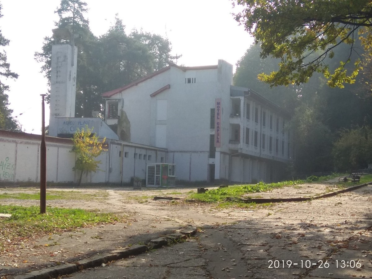 Motelul de pe dealul Capela din Râmnic: doar „trecut”, fără niciun ...